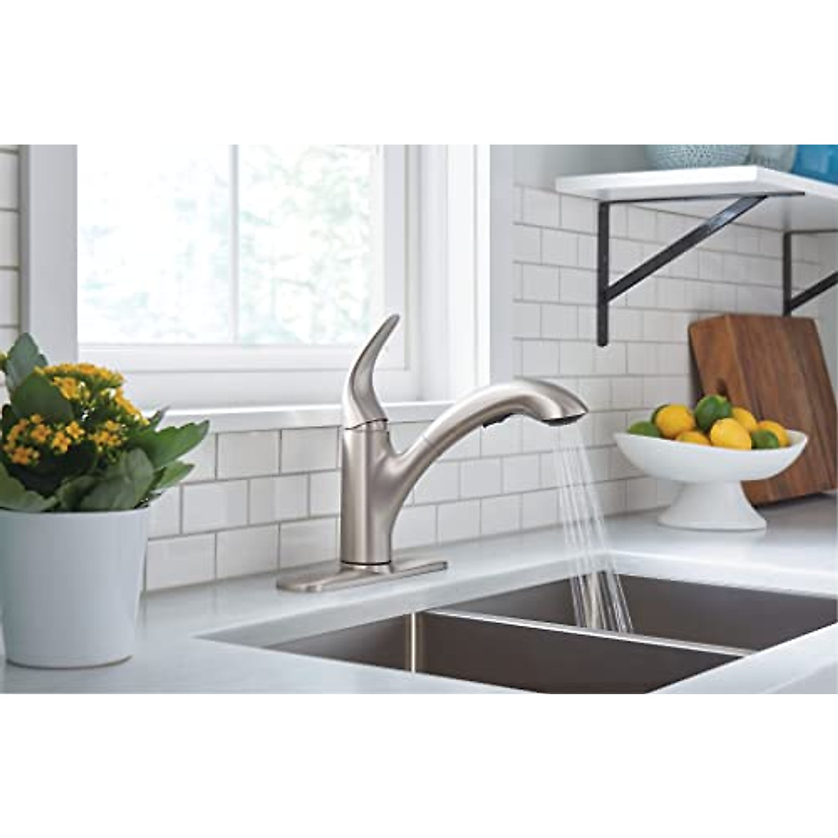 Moen Medina Spot Resist Stainless One-Handle Pull Out Kitchen Faucet, Kitchen Sink Faucets with Pullout Sprayer Featuring Power Boost for a Faster Clean, 87039SRS