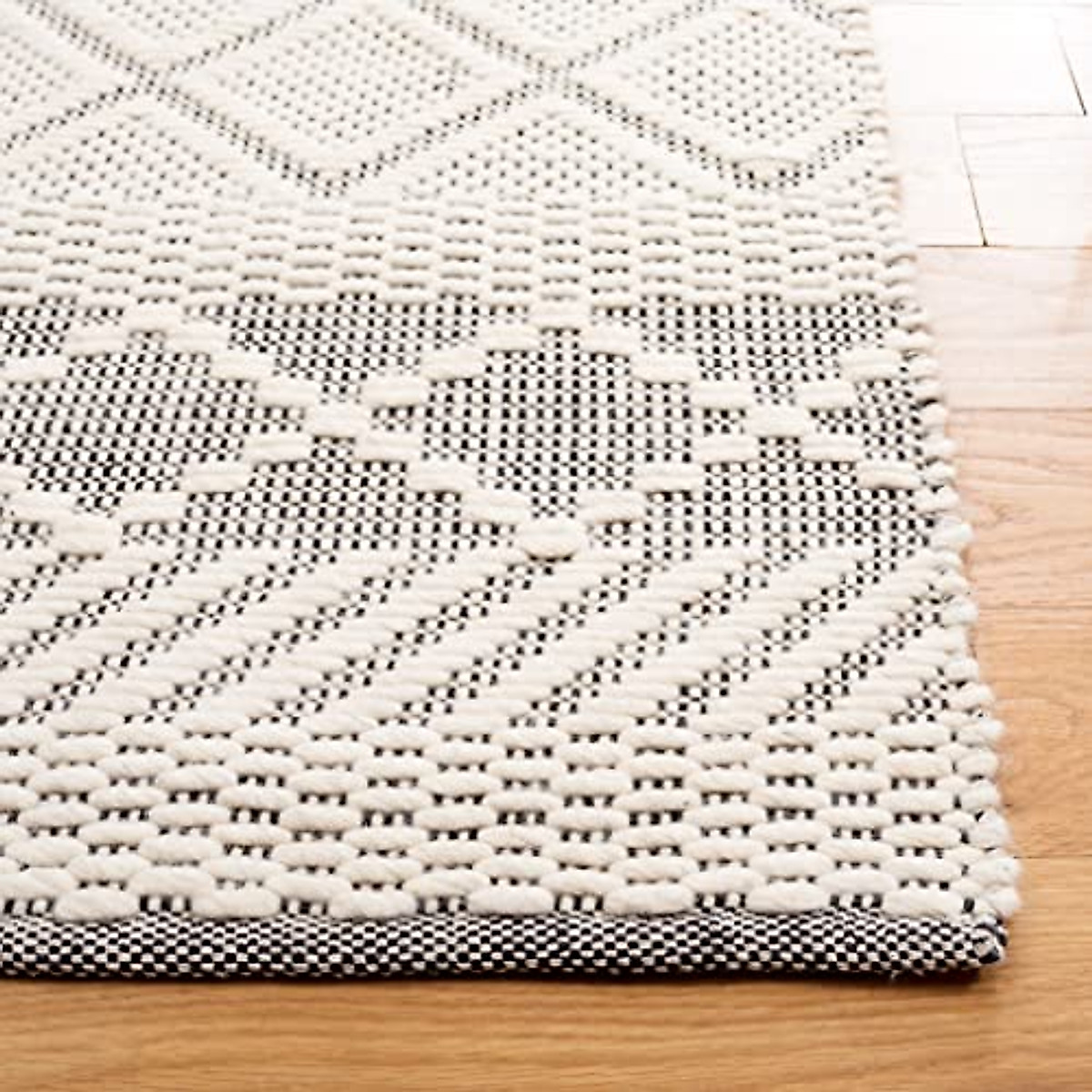 SAFAVIEH Natura Collection 6' x 9' Ivory NAT854A Handmade Moroccan Boho Tribal Wool Area Rug