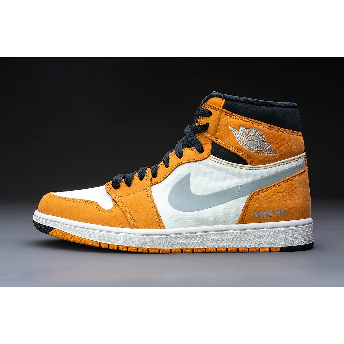 Jordan Mens Air Jordan 1 Element Gore-TEX DB2889 700 Light Curry - Size 9.5