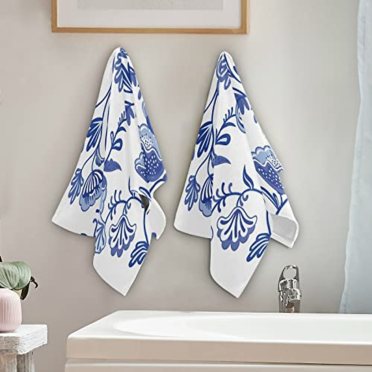 Beautiful Blue Flowers Chinoiserie Style Hand Towels Set of 2 Luxury Print Decorative Bathroom Towels Super Soft Highly Absorbent Multipurpose Towels for Yoga Gym Spa Hotel Bathroom Kitchen 28x14 Inch
