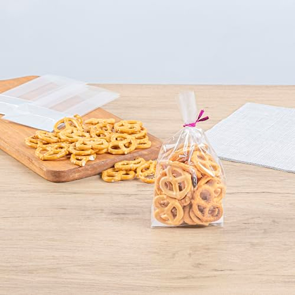 Restaurantware Bag Tek 3 x 2 x 6.5 Inch Retail Bags 100 Durable Candy Bags - Gusset Sleeved Disposable Clear BOPP Gusset Bags Flat-Bottomed For Restaurants Cafes And Delis