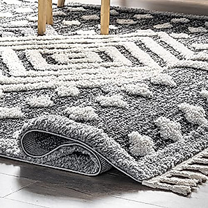 nuLOOM Saveah High Low Soft Shaggy Moroccan Diamond Tassel Area Rug, 4x6, Grey