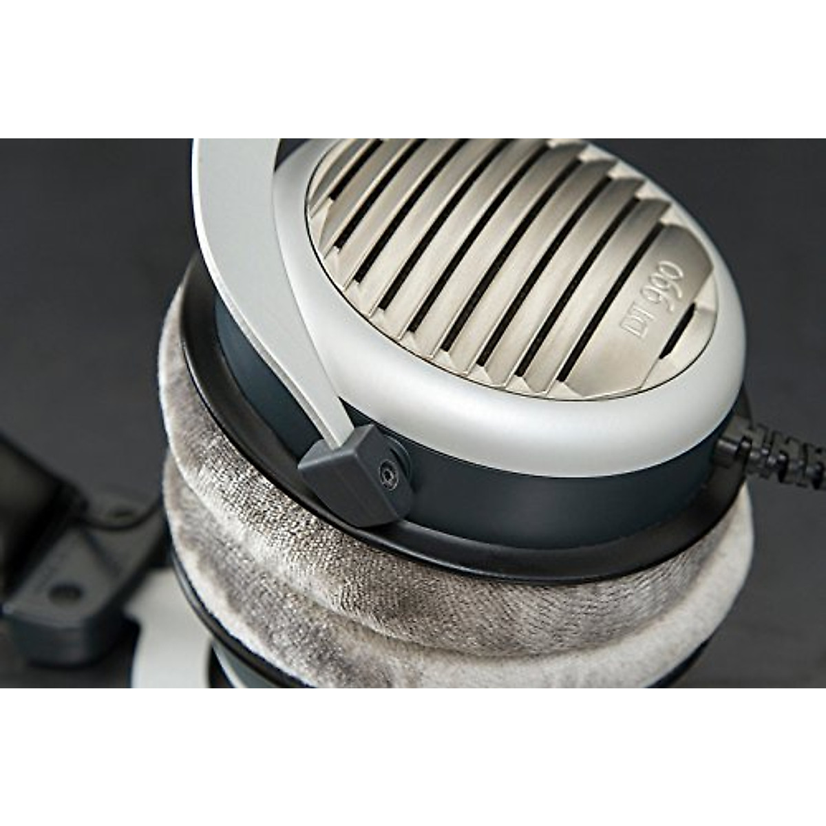 beyerdynamic DT 990 Edition 32 Ohm Over-Ear-Stereo Headphones. Open design, wired, high-end, for tablet and smartphone