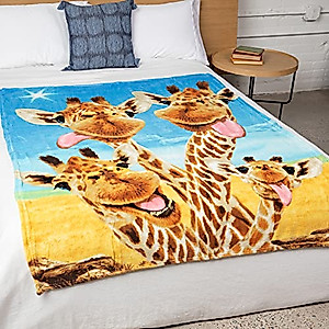 Dawhud Direct Selfie Giraffe Fleece Blanket for Bed, 50" x 60" Giraffe Fleece Throw Blanket for Women, Men and Kids Super Soft Plush Giraffe Blanket Throw Fleece Blanket Animal Blanket