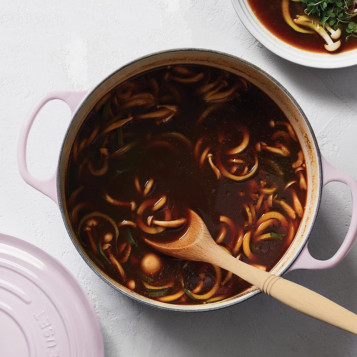 Le Creuset Signature 6.75-quart Round Wide Oven with Copper Knob - Enameled Cast Iron (Shallot)