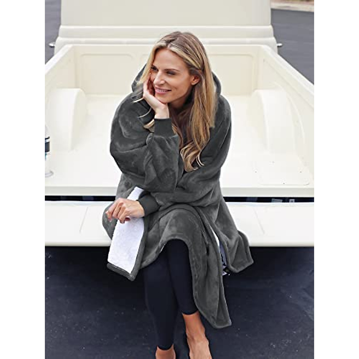 Tirrinia Oversized Hoodie Blanket Batwing Sleeve Sweatshirt Cozy Sherpa Huge Wearable Blankets Gift for Adults Women Teenagers Wife Girlfriend Grey