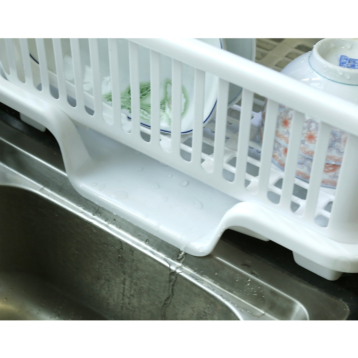 Basicwise Plastic Dish Rack with Drain Board and Utensil Cup