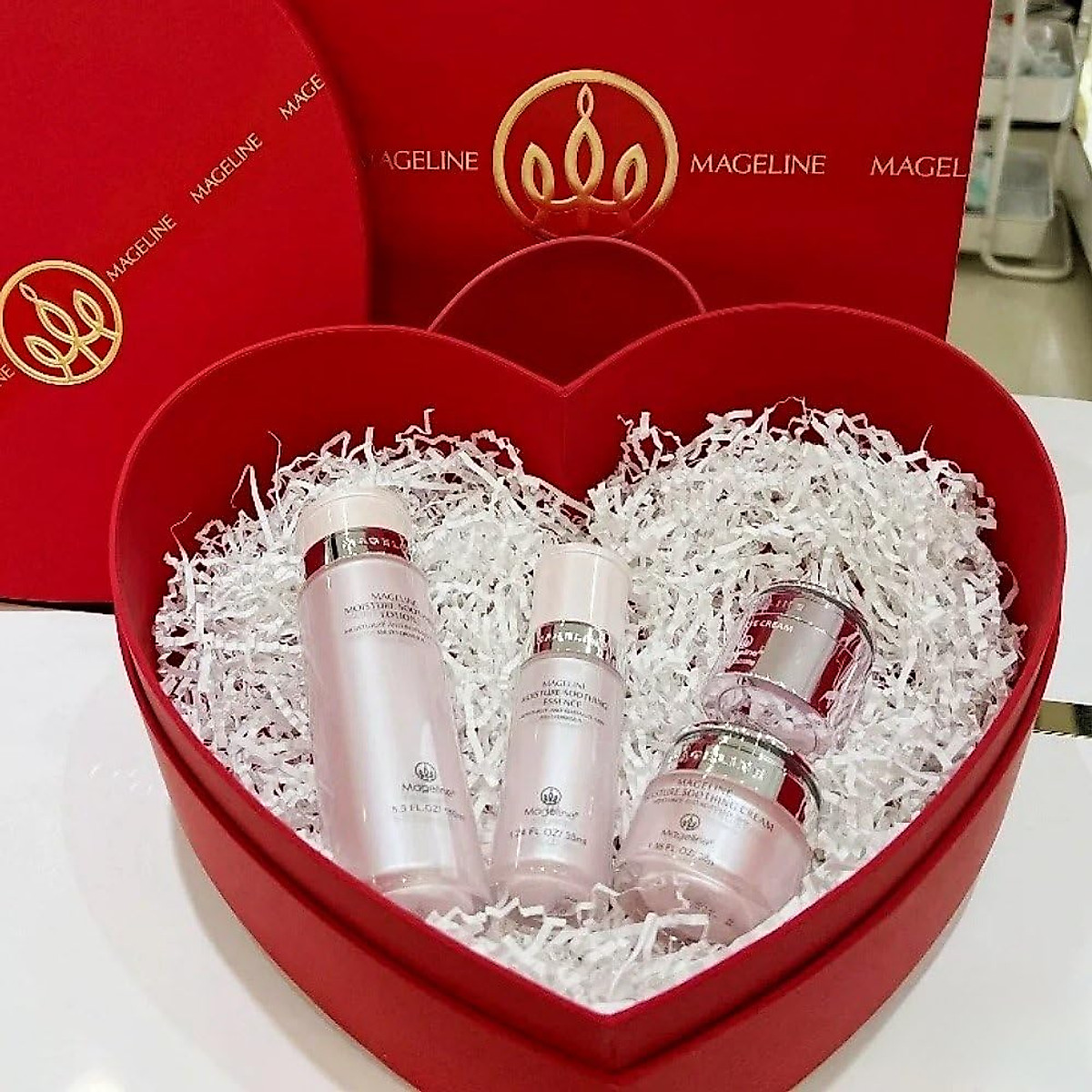 PLINJOY 4 OZ Crinkle Cut Paper Shred Filler for Gift Basket Shredded Confetti Paper Box Stuffing Easter Basket Grass (White)