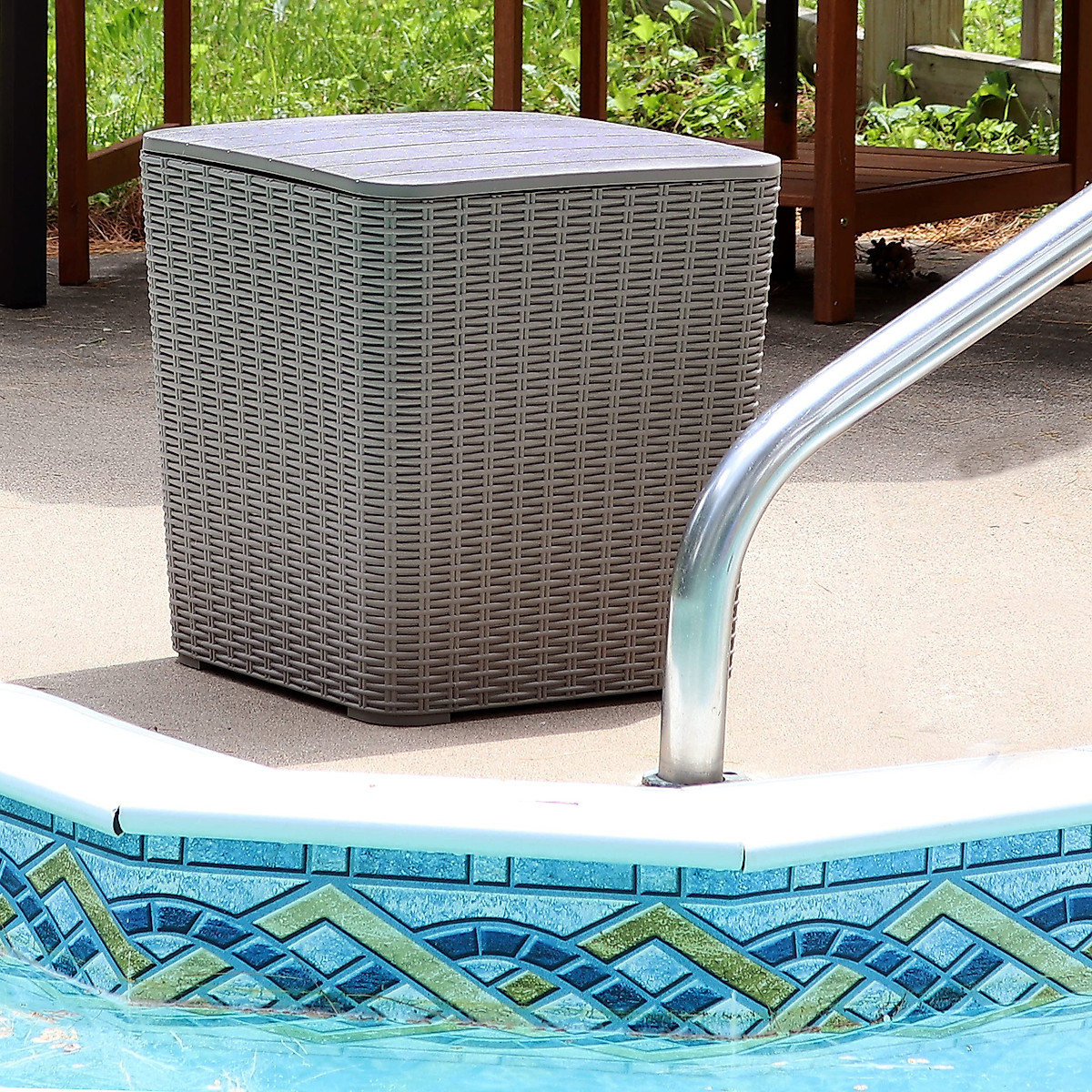 Sunnydaze 11.5-Gallon Deck Storage Box with Flat Top and Faux Rattan Design