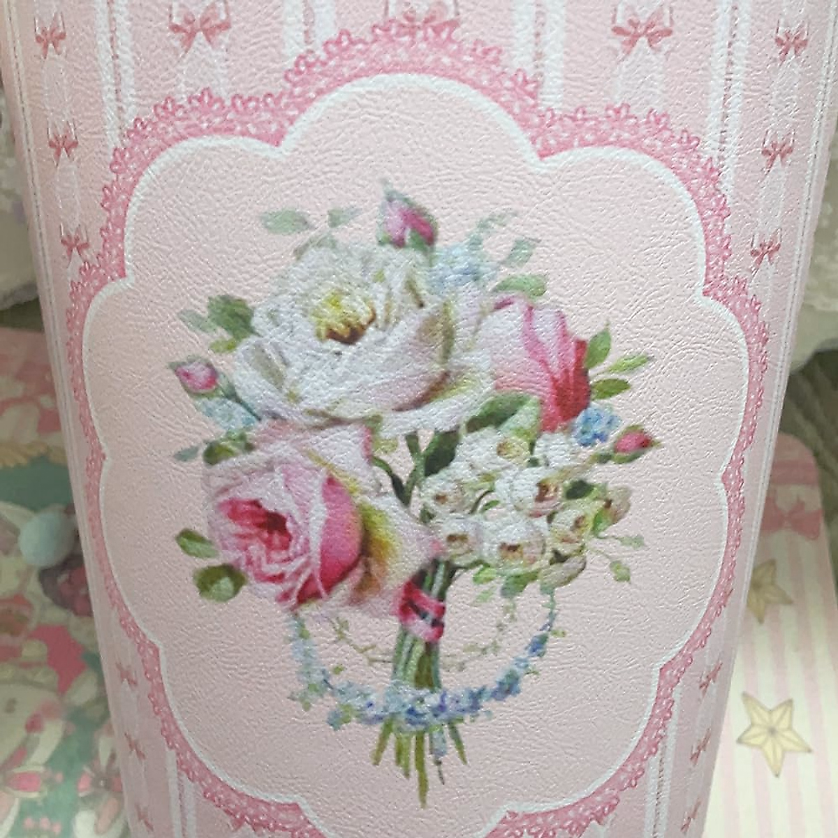 BOOMLATU Leather Roses Pink Trash Can for Bedroom,Waterproof Round Wastebasket Garbage Container Bin for Bedroom, Office, Kitchen, Living Room and Bathroom,2.1 Gallons (Pink Roses)