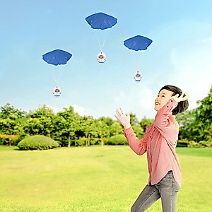 ArtCreativity Astronaut Paratroopers – Bulk Pack of 24 Durable Plastic Parachute Toys for Kids – Perfect for Party Favors, Goodie Bags, and Outdoor Fun for Boys and Girls