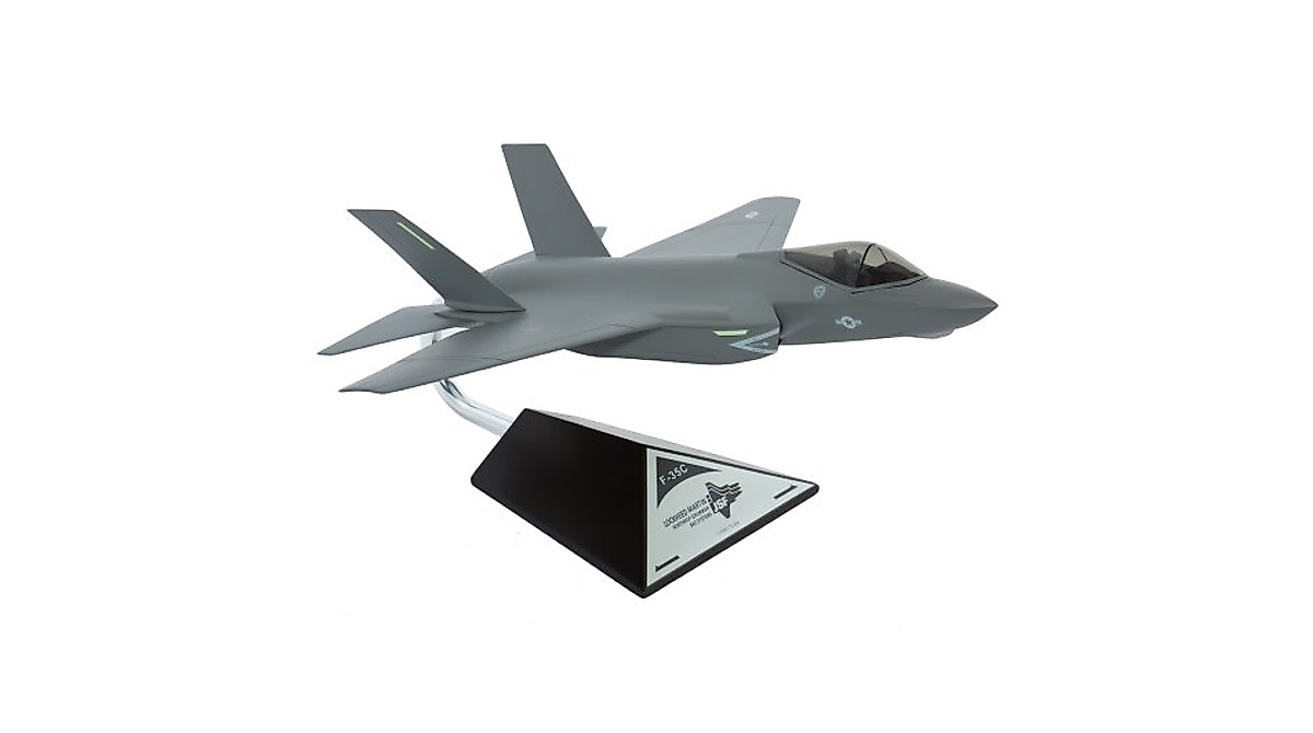 F-35C JSF Model 1:48 Scale - Military Aviation Collectible