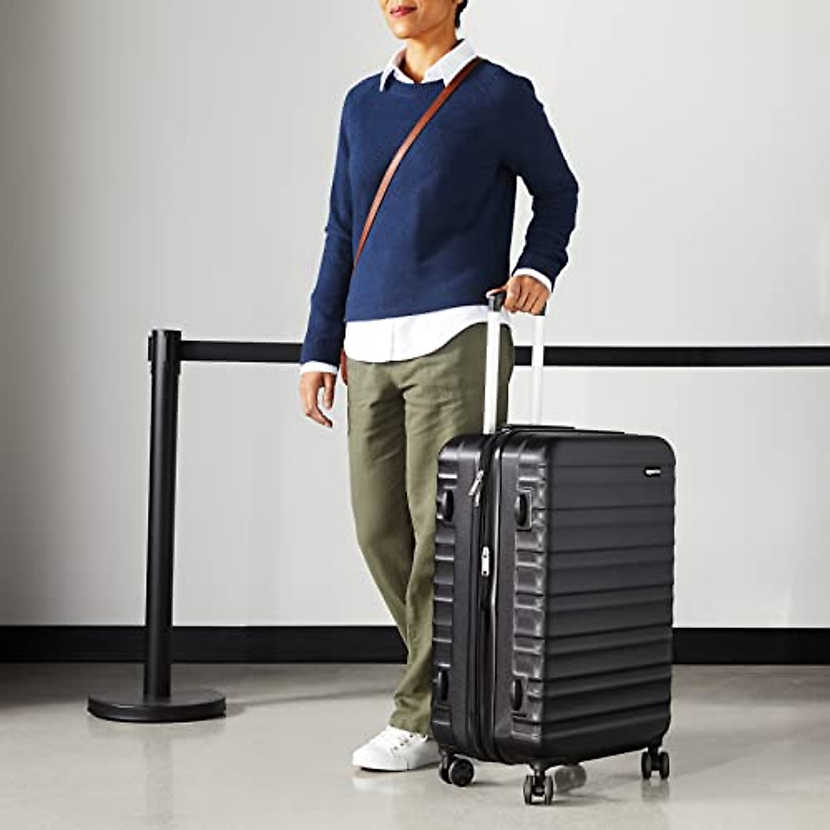 Amazon Basics 26-Inch Hardside Spinner, Black