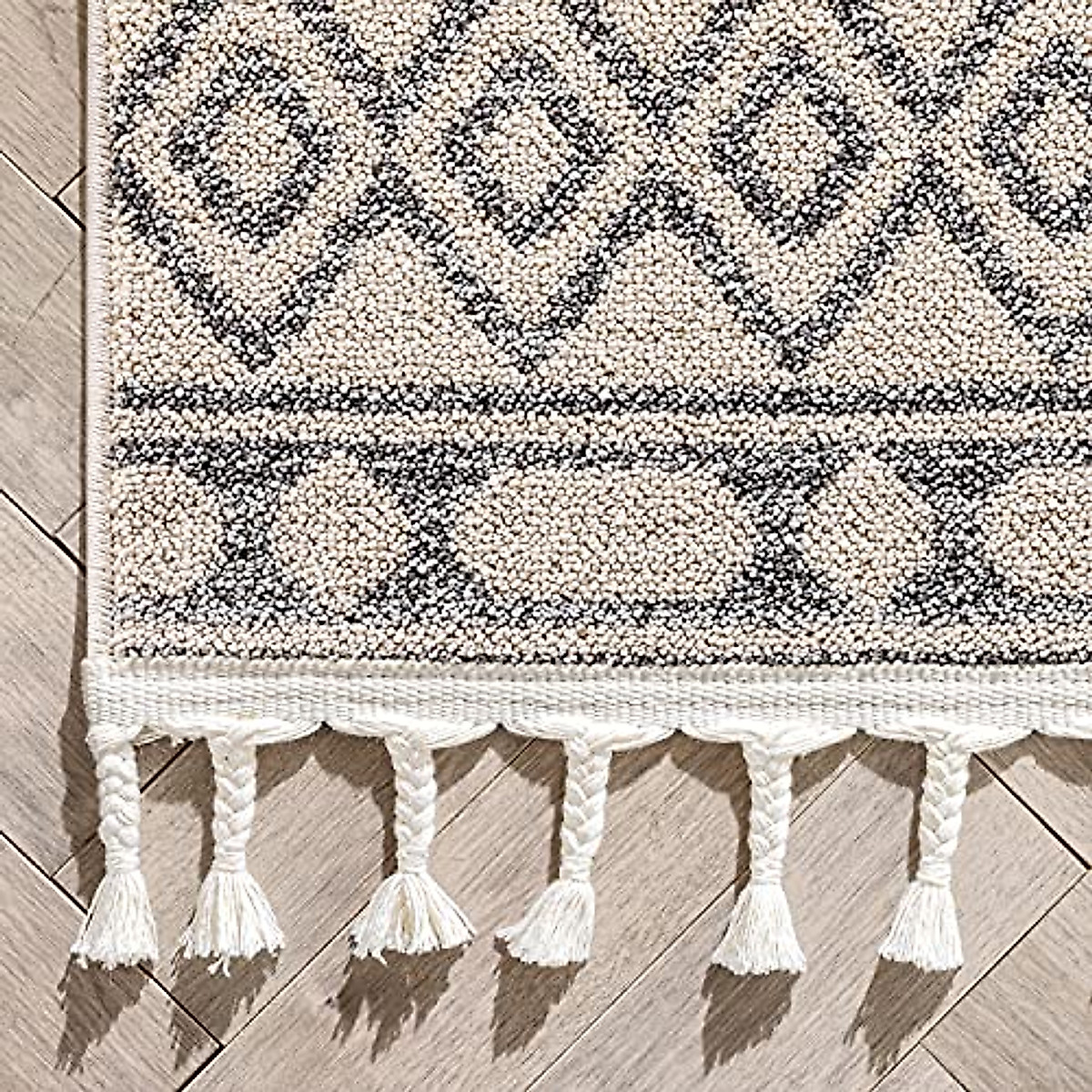 Well Woven Zafir Ivory Tribal Diamond Medallion Area Rug 8x10 (7'10" x 10'6")