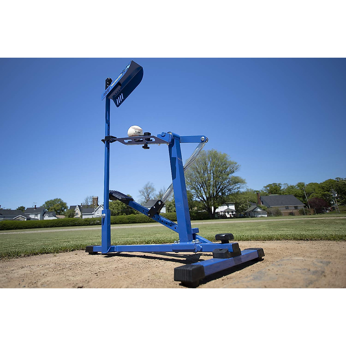 GAME MASTER Louisville Slugger Blue Flame Pro Pitching Machine
