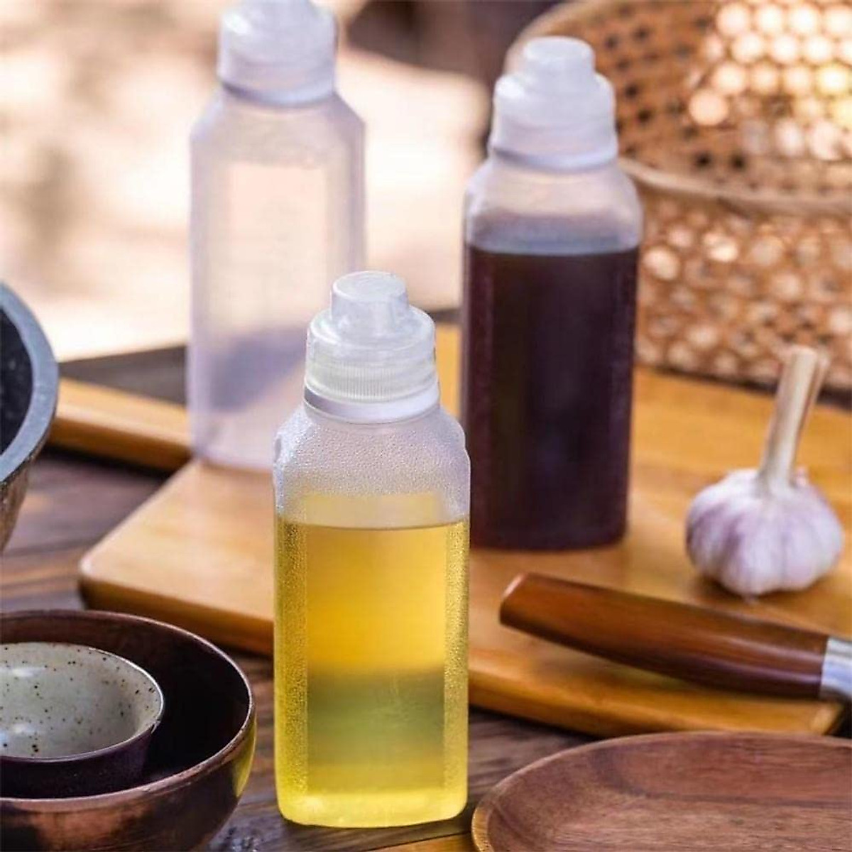 CHENSHUO Plastic Squeeze Bottle, Clear Condiment Squeeze Bottle, With Silicone Valve Non Return Cap,Suitable for Oil, Honey, BBQ Sauce and Condiments,10 OZ Anti Slip Squeeze Bottle,4 Pieces