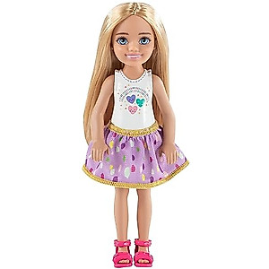 Barbie Chelsea Picnic Playset with Chelsea Doll (6-in Blonde), Pet Kitten, Picnic Table, Umbrella, Basket & Accessories, Gift for 3 to 7 Year Olds