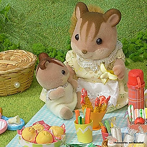 Calico Critters Walnut Squirrel Family - Set of 4 Collectible Doll Figures for Children Ages 3+