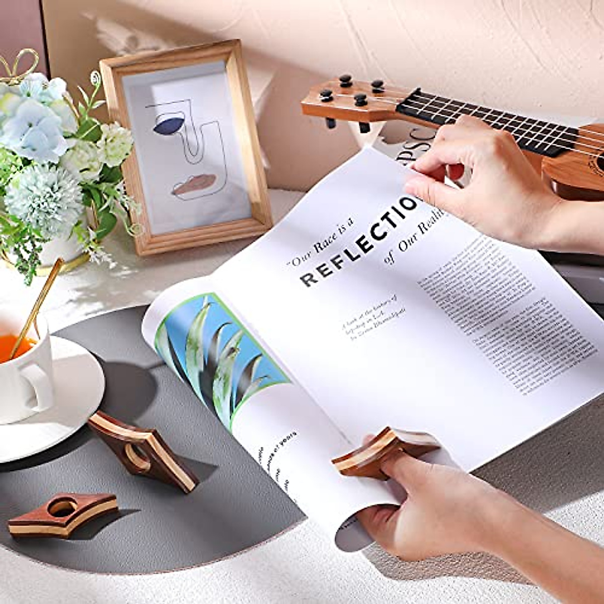 3 Pieces Assorted Size Wooden Book Page Holder, Wooden Thumb Bookmark Novel Reading Ring Accessories Presents for Readers Book Lovers Bookworm Literary Presents (Dark Brown)