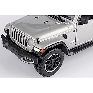 Motormax Toy 2021 Gladiator Overland (Closed Top) Pickup Truck Silver Metallic 124-127 Diecast Model Car by Motormax 79365