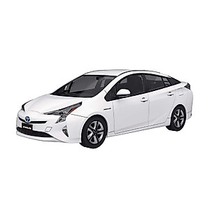 Aoshima 54161 Toyota Prius (Super White II) 1/32 scale pre-painted