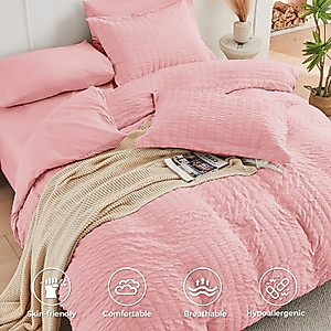 HYMOKEGE Pink Duvet Cover Queen Size, Ultra Soft 3-Piece Seersucker Duvet Cover Set with Zipper Closure, Soft Brushed Microfiber Bedding Set with 8 Corner Ties (90"x90", 2 Pillowshams)