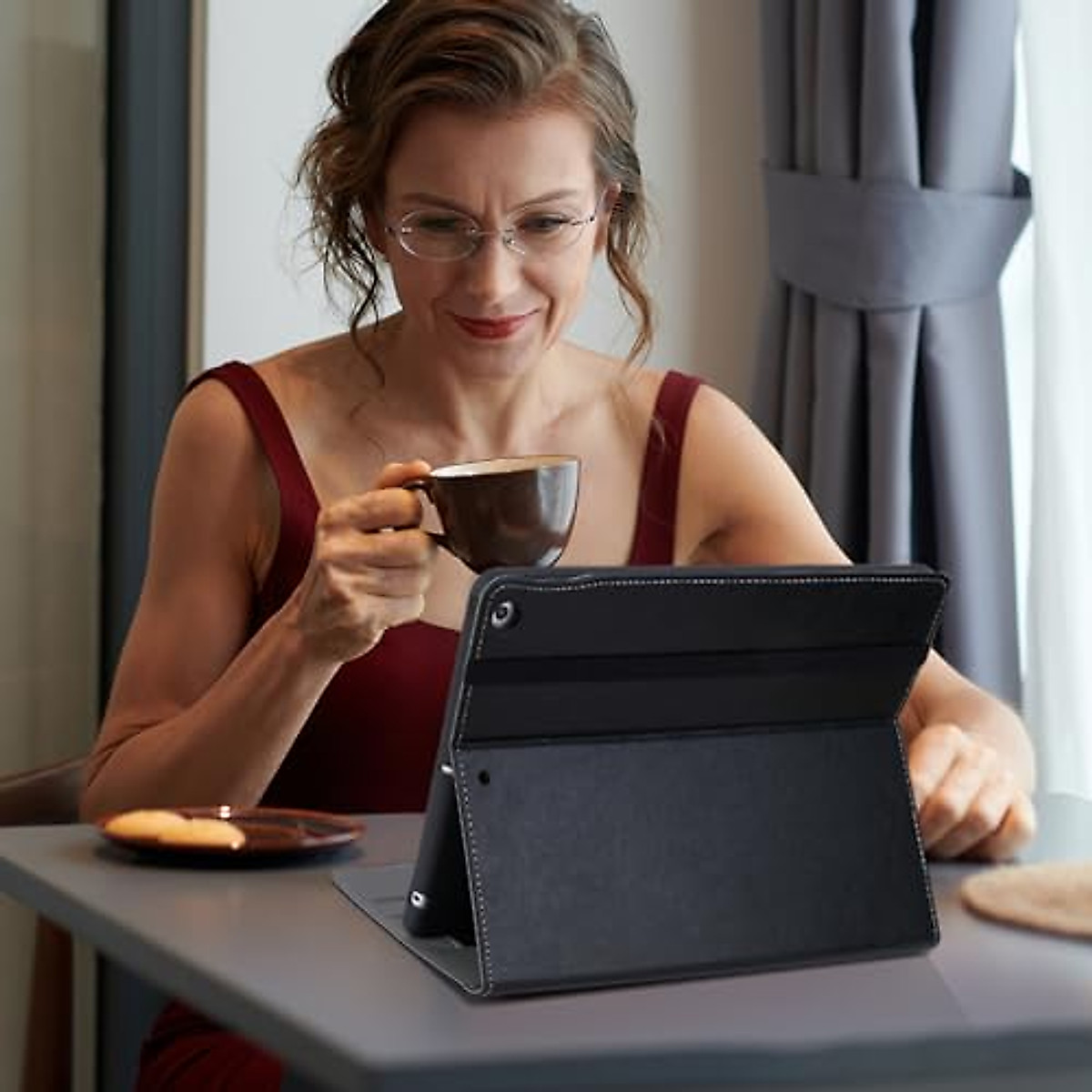 HFcoupe 10.2 Case for iPad 9th Generation 2021 / 8th Gen 2020 / 7th Gen 2019, Multiple Angles Viewing Leather Folio Protective Cover with Pencil Holder and Pocket Auto Sleep/Wake -Black