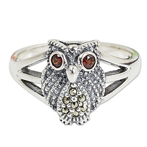 NOVICA Artisan Handmade Marcasite Garnet Cocktail Ring Thai Sterling Silver Grey Red Thailand Animal Themed Birthstone Bird [crownbezel 0.5 in L x 0.4 in W x 0.2 in H Band Width 3 mm W] ' Little