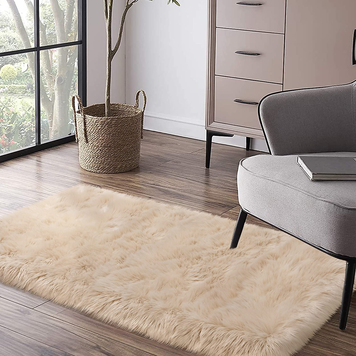 Faux Fur Rug, Beige Small Fluffy Rug for Sofa Chair Couch Cover 2x4 Feet, Ultra Soft Fuzzy Shag Rug for Bedroom, Indoor Shaggy Plush Floor Carpets Luxury Home Decor for Bedside