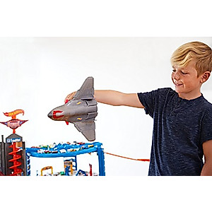 Hot Wheels Toy Car Track Set & 4 1:64 Scale Cars, Super Ultimate Garage, 3+ Ft Tall with Motorized Gorilla & Storage for 140 Cars