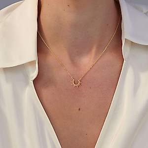 VRIUA Sun Necklace for Women 14k Gold Plated Sun Pendant Dainty Gold Necklace Minimalist Simple Jewelry