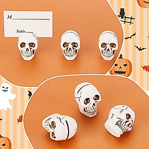 AHANDMAKER 3 pcs Skull Table Card Holder Clip for Cards on The Table Top Resin Skull Table Number Holder, Spooky Desktop for Party Graveyard Halloween Decoration