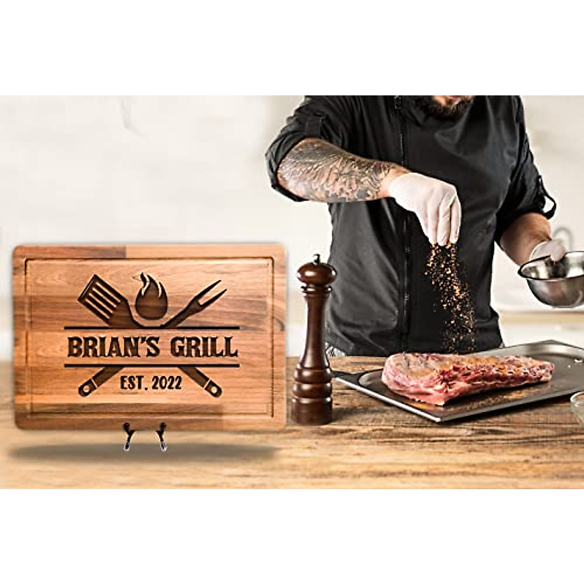 Personalized Grill Party Gift, Fathers Day Gift, Grill Master, BBQ Barbecue Lover, Housewarming Party Present, Birthday Gift for Men or Dad, Laser Engraved Wood Cutting Board, Customizable Sign
