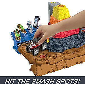 Hot Wheels Arena Smashers Bone Shaker Ultimate Crush Yard Playset, Exclusive 1:64 Scale Bone Shaker Toy Truck & 3 Crushable Cars