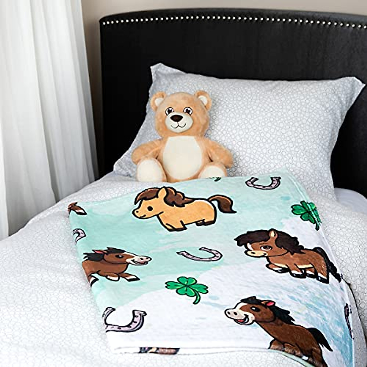 Horse Throw Blanket, Super-Soft Adorable Extra-Large Horse Throw Blanket for Girls, Teens, Adults, and Children, Fleece Horse Print Blanket (50in x 60in) Warm Plush and Cozy Throw for Traveling or Bed