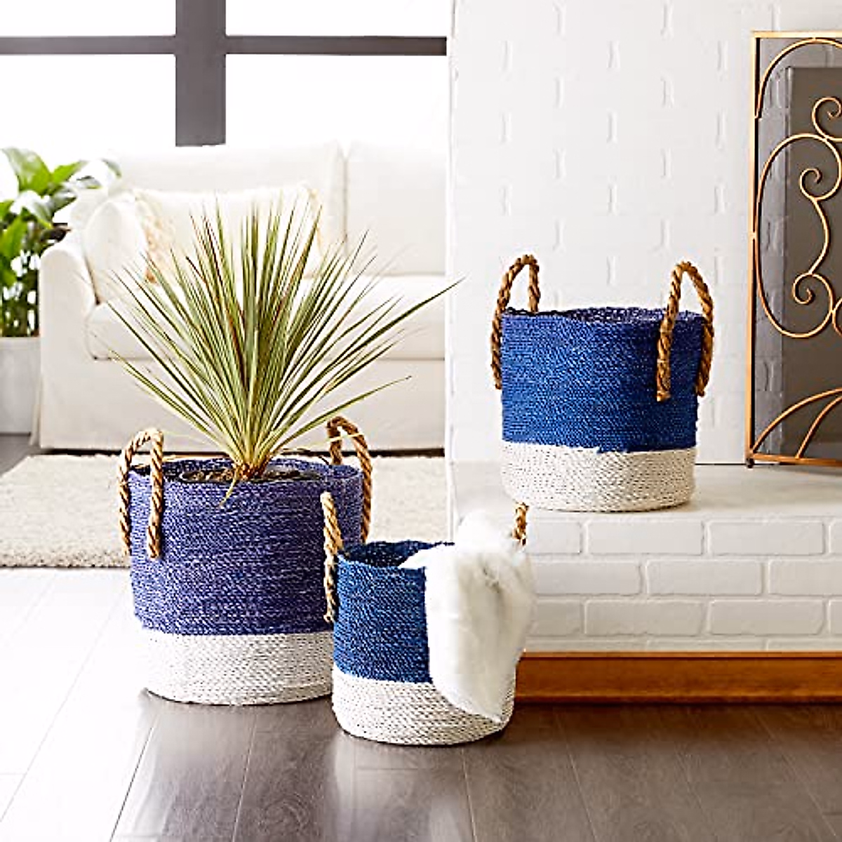 Deco 79 Seagrass Handmade Two Toned Storage Basket with Handles, Set of 3 17", 15", 13"W, Blue