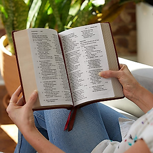 NKJV, End-of-Verse Reference Bible, Personal Size Large Print, Leathersoft, Black, Red Letter, Comfort Print: Holy Bible, New King James Version