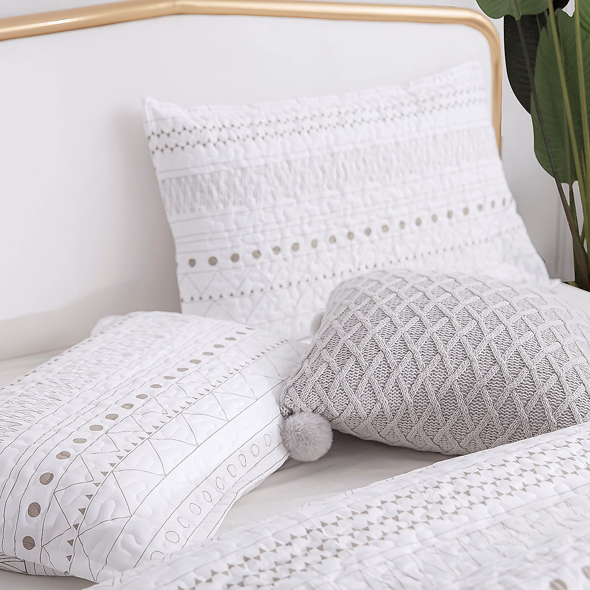 BBSET White Quilt Set Queen 90x90 Inch, 3 Pcs Striped Boho Geometric Bedding Quilts,Bohemian Aztec Brushed Reversible Bedspread Microfiber Coverlet Sets for All Season- 1 Quilt and 2 Pillow Shams