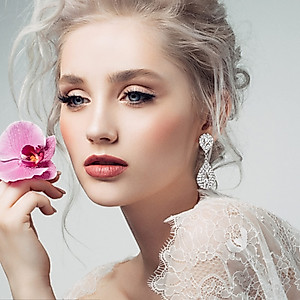 Thunaraz 4 Pairs Clip on Earrings for Women Crystal Teardrop Wedding Earrings Clip on Rhinestone Formal Chandelier Dangle Earrings for Brides Bridesmaids Stylish Non Pierced Jewelry