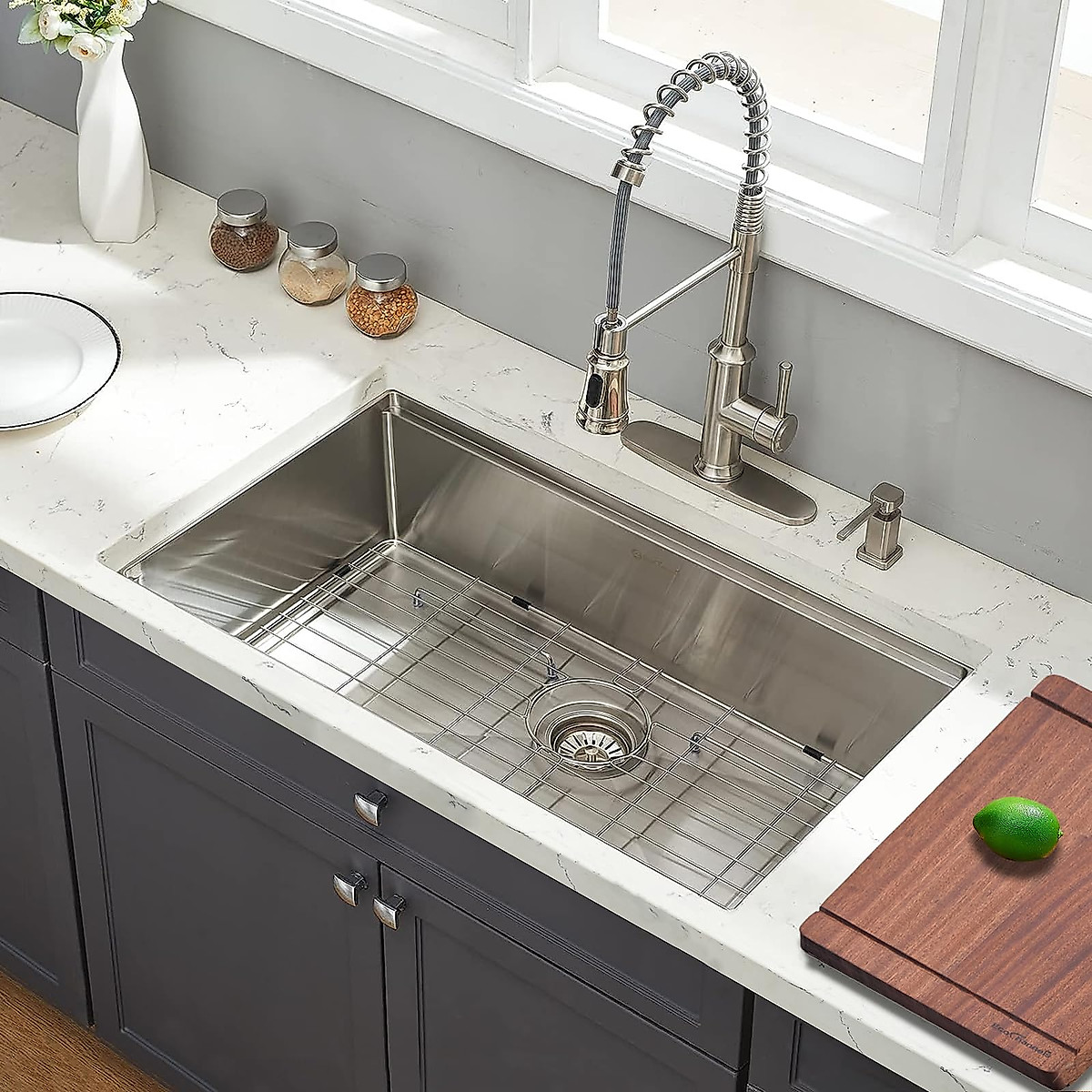 EcoChannels Undermount Kitchen Sink, 33 x 19 Inch Sink Kitchen 16 Gauge Stainless Steel Kitchen Sinks Single Bowl Workstation Sink with Cutting Board