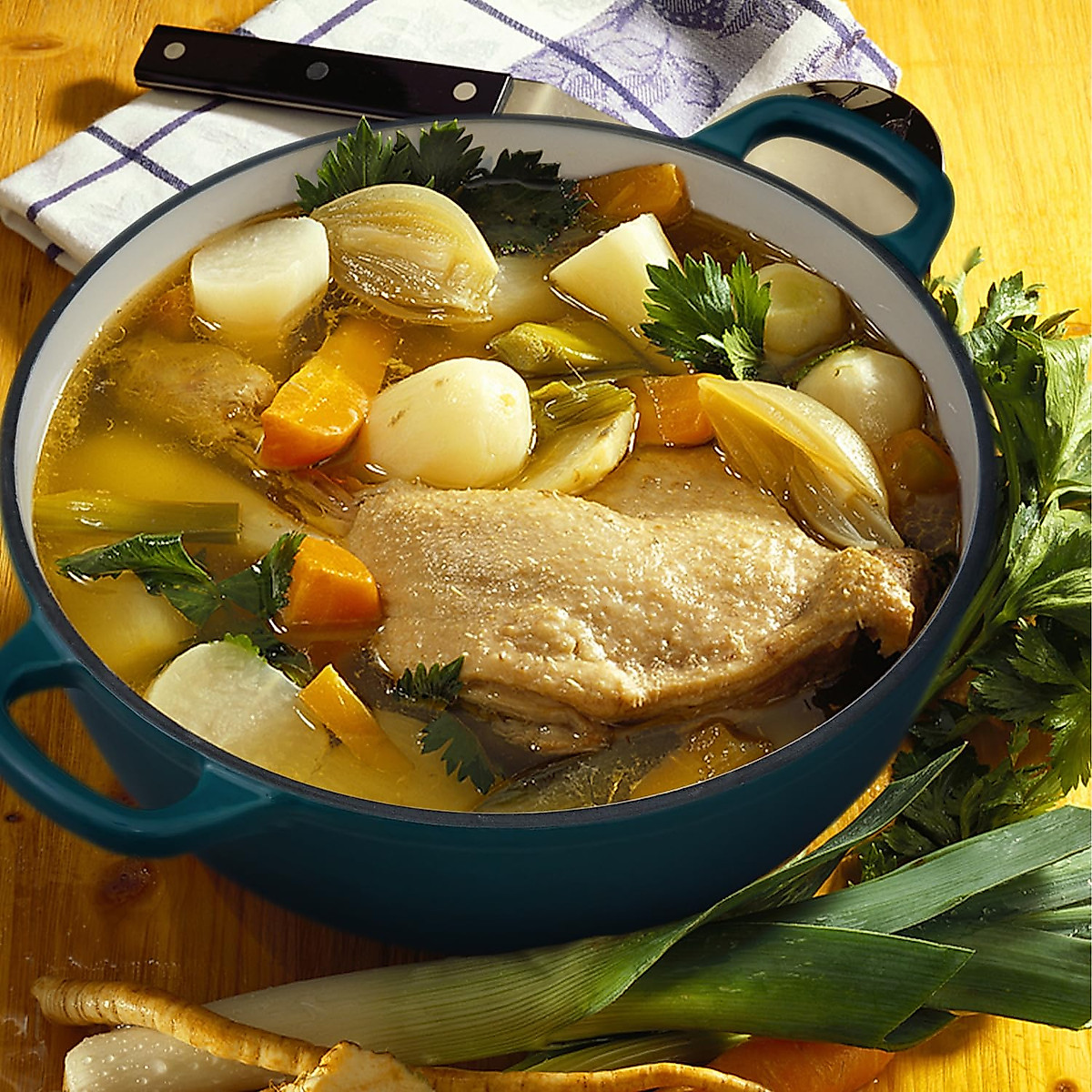 Flavehc Dutch Oven Pot with Lid 4.8 qt Cast Iron Dutch Oven for Bread Baking Pink Enameled Cast Iron Dutch Oven with Handels