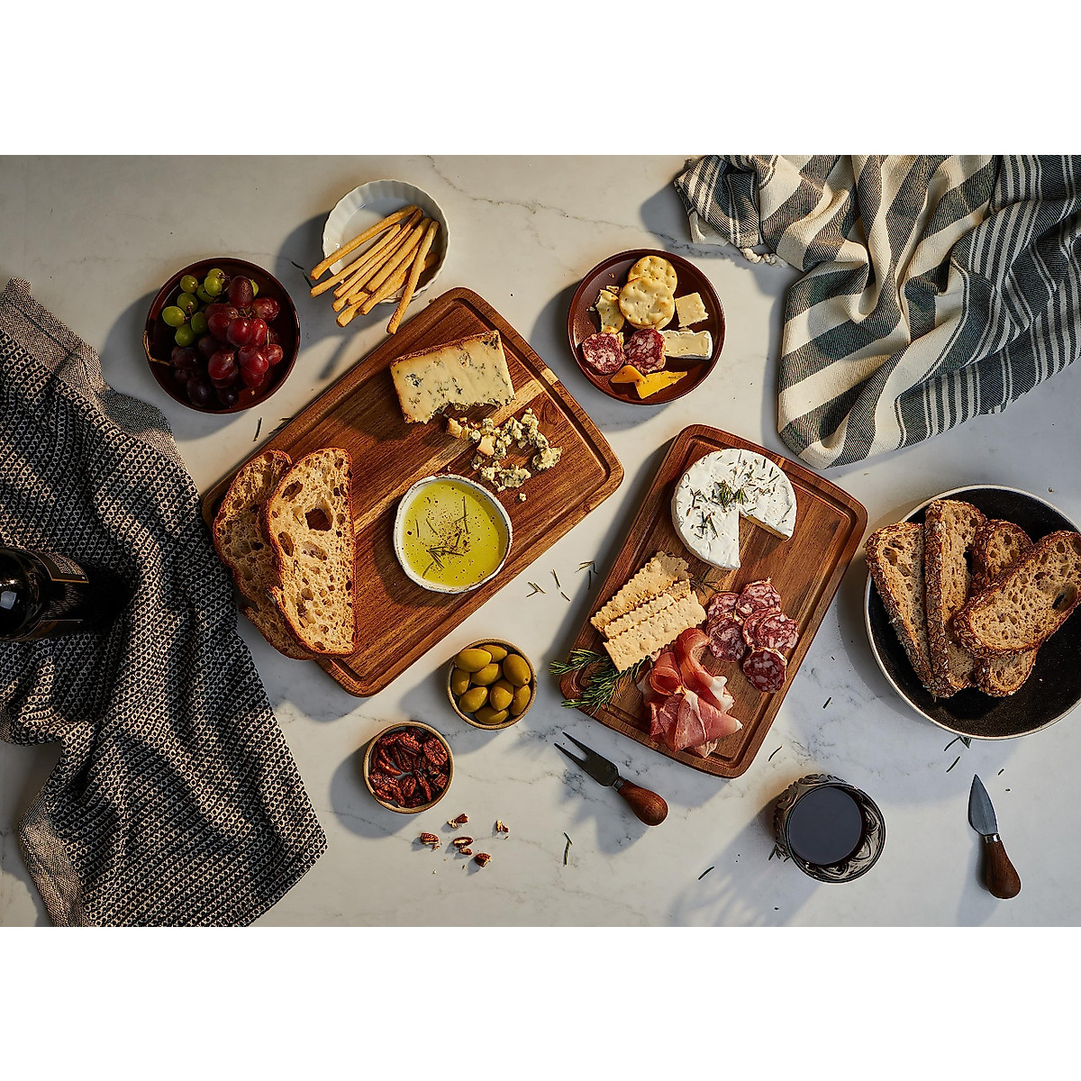 Set of 2 Sonder Los Angeles Acacia Wood Cutting Boards with Juice Groove, Gift Box Included - Small & Medium Sizes: 14x10x1in & 12x8x1in. Ideal for Meat, Vegetables, and Organic Produce Sustainable