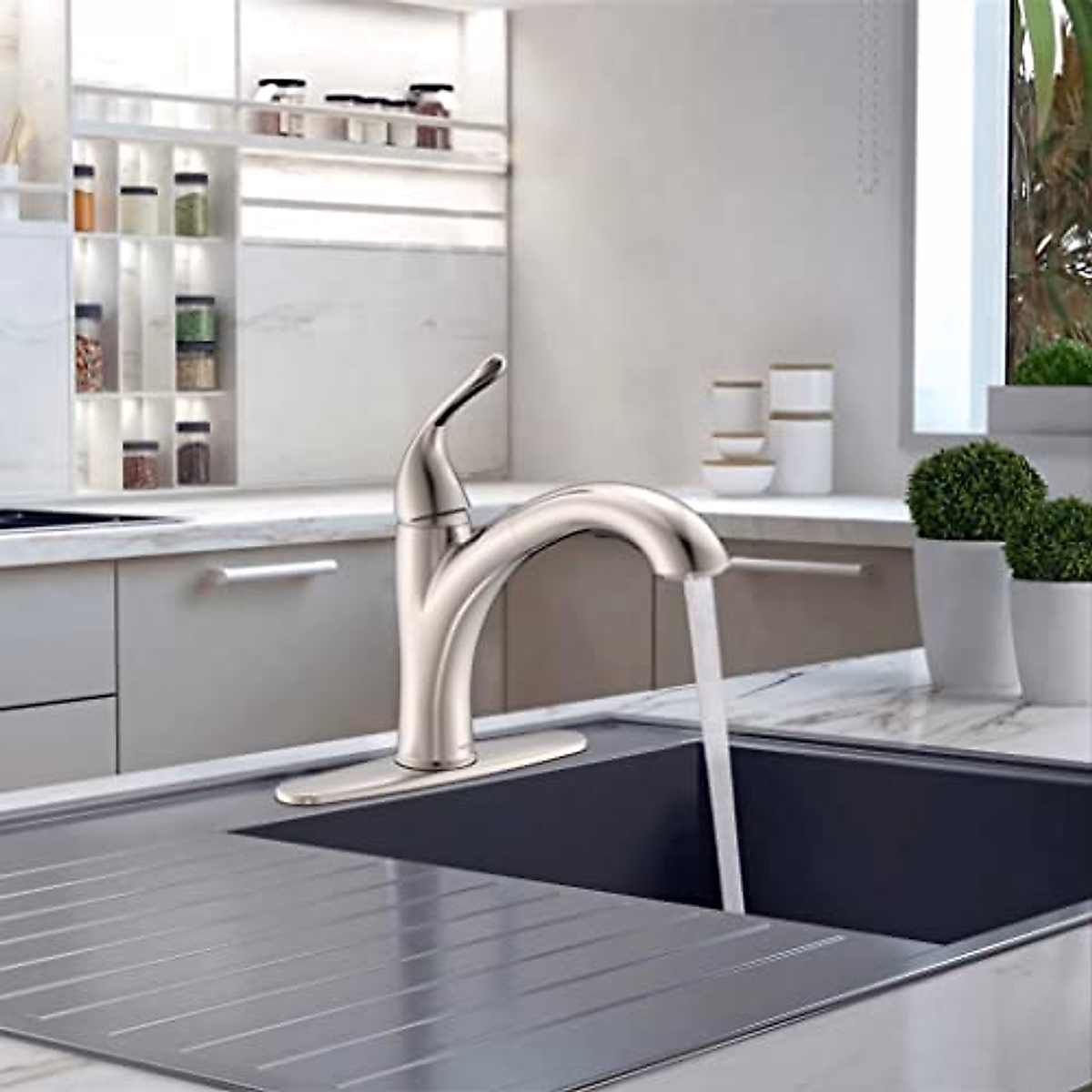 Kitchen Sink Faucet - Single Handle Pull-Out Sprayer Kitchen Faucet in Brushed Nickel with Deckplate(Brushed Nickel)…