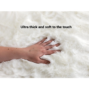Chesserfeld Luxury Faux Fur Sheepskin Rug, White, 4ft x 6ft with Thick Pile and Non Skid Back, Washable, Makes a Soft, Stylish Home Décor Accent for a Kid's Room, Bedroom, Nursery or Living Room