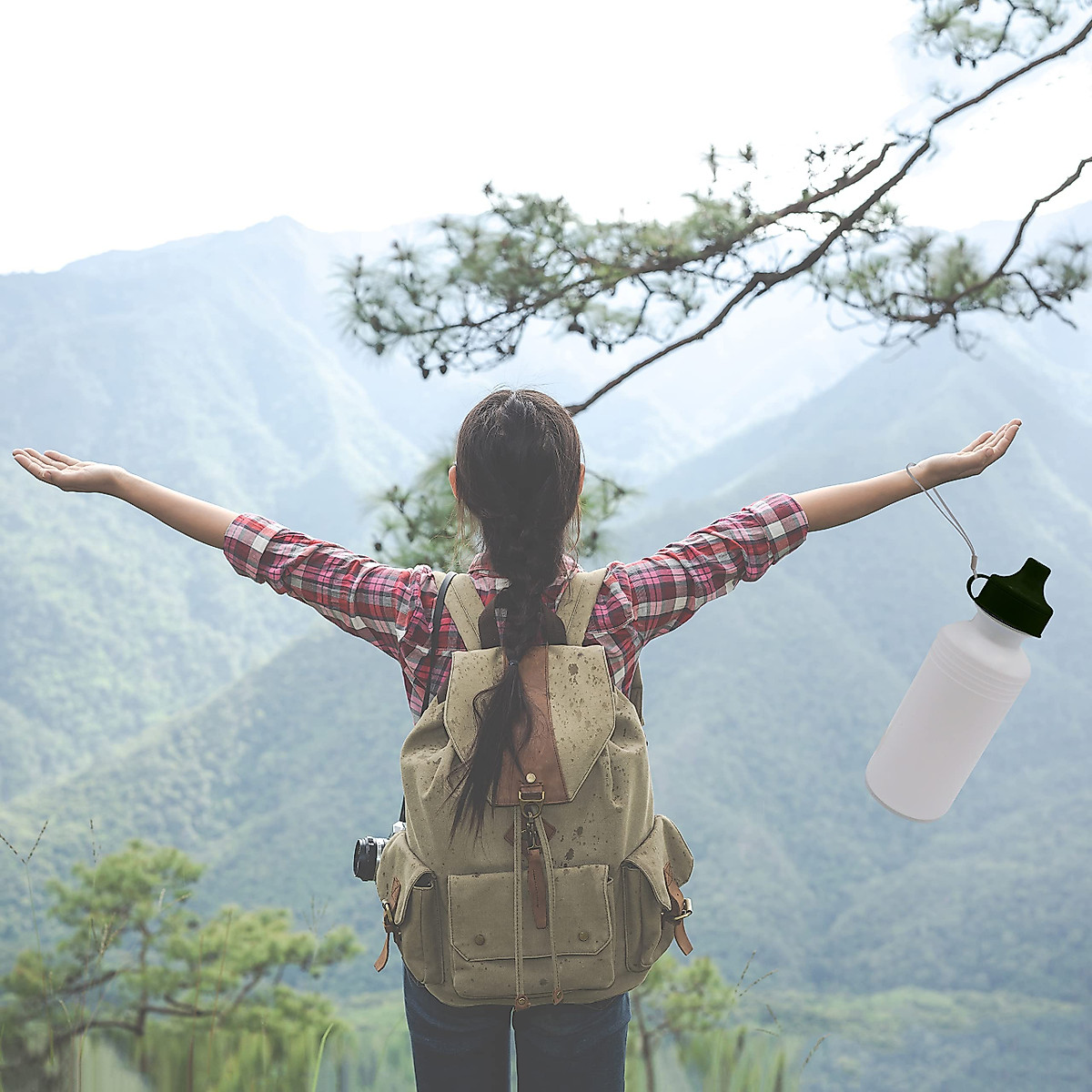 4E's Novelty Sports Water Bottles Bulk (12 Pack) 18 oz Squeeze Reusable Plastic White Water Bottle, BPA Free, School Kids Water Bottles Party Favor Gift Giveaways