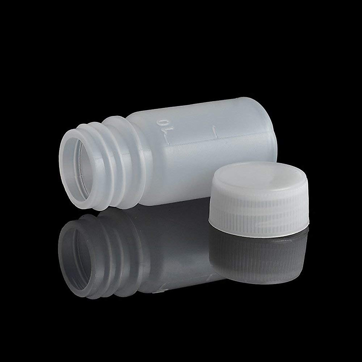 GDGY PE Plastic Empty Small Mouth Graduated Lab Chemical Container Reagent Bottle Sample Sealing Liquid Medicine Bottle (100pcs 10ml, 0.33)