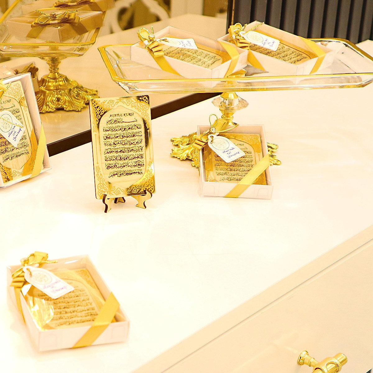 Pack of 10 Personalized Ayatul Kursi Islamic Party Favors Gifts, Ayatul Kursi Muslim Wedding Gifts Engraved on a Brown Wooden Plate Decorated with Golden Acrylic Frame (Brown Wood)