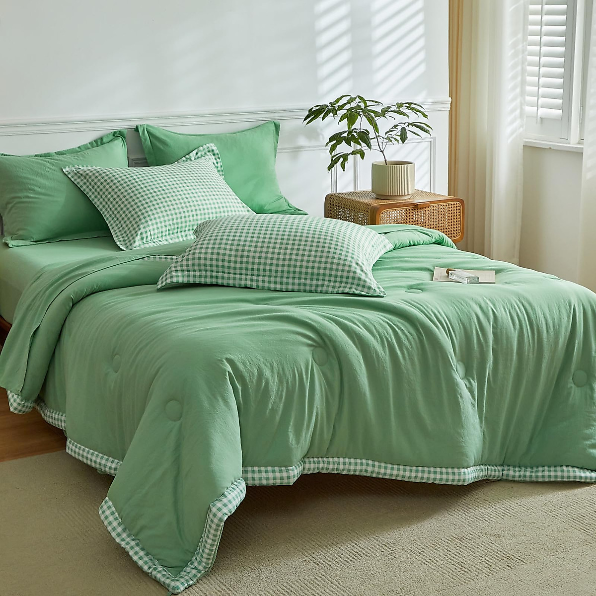 WARMDERN Buffalo Check Plaid Queen Comforter Set Green Comforter for Queen Size Bed 7 Piece Lightweight Soft Comforter with Pillow Shams & Sheets(Green, Queen)