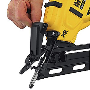 DEWALT 20V MAX* Finish Nailer, Angled, 15GA (DCN650B)