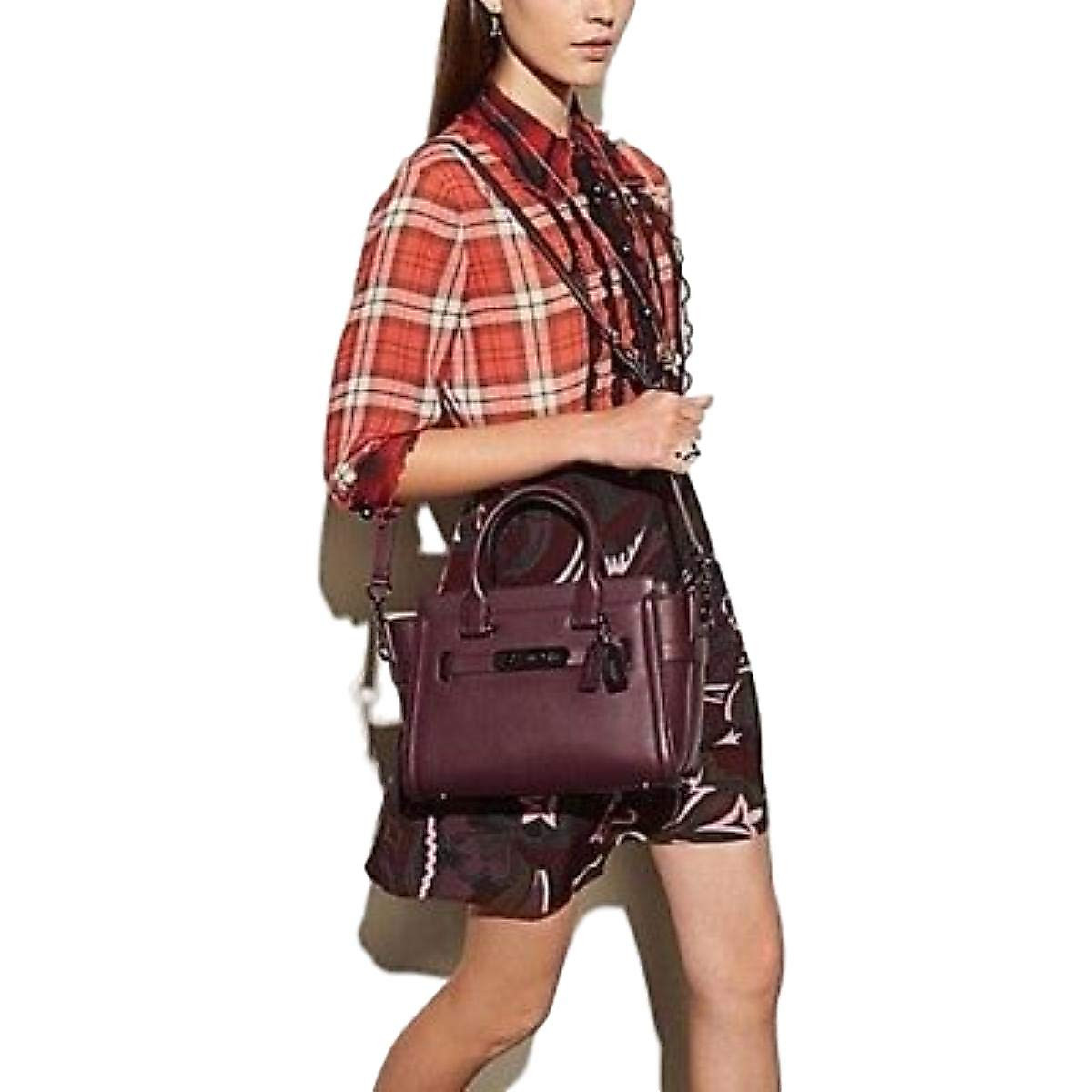 Coach Swagger Carryall 27 in Pebble Leather (SV/CHALK)